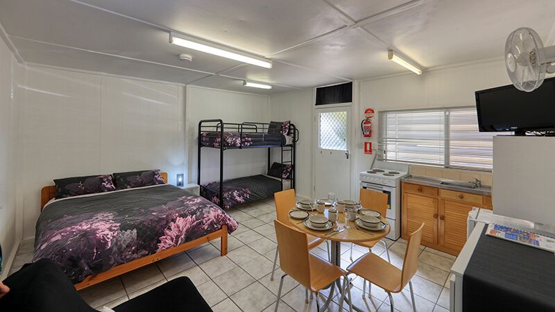Cabins - Rubyvale Caravan Park