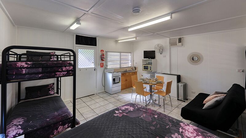 Cabins - Rubyvale Caravan Park