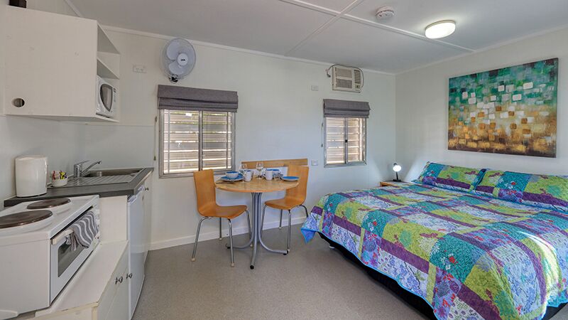 Cabins - Rubyvale Caravan Park